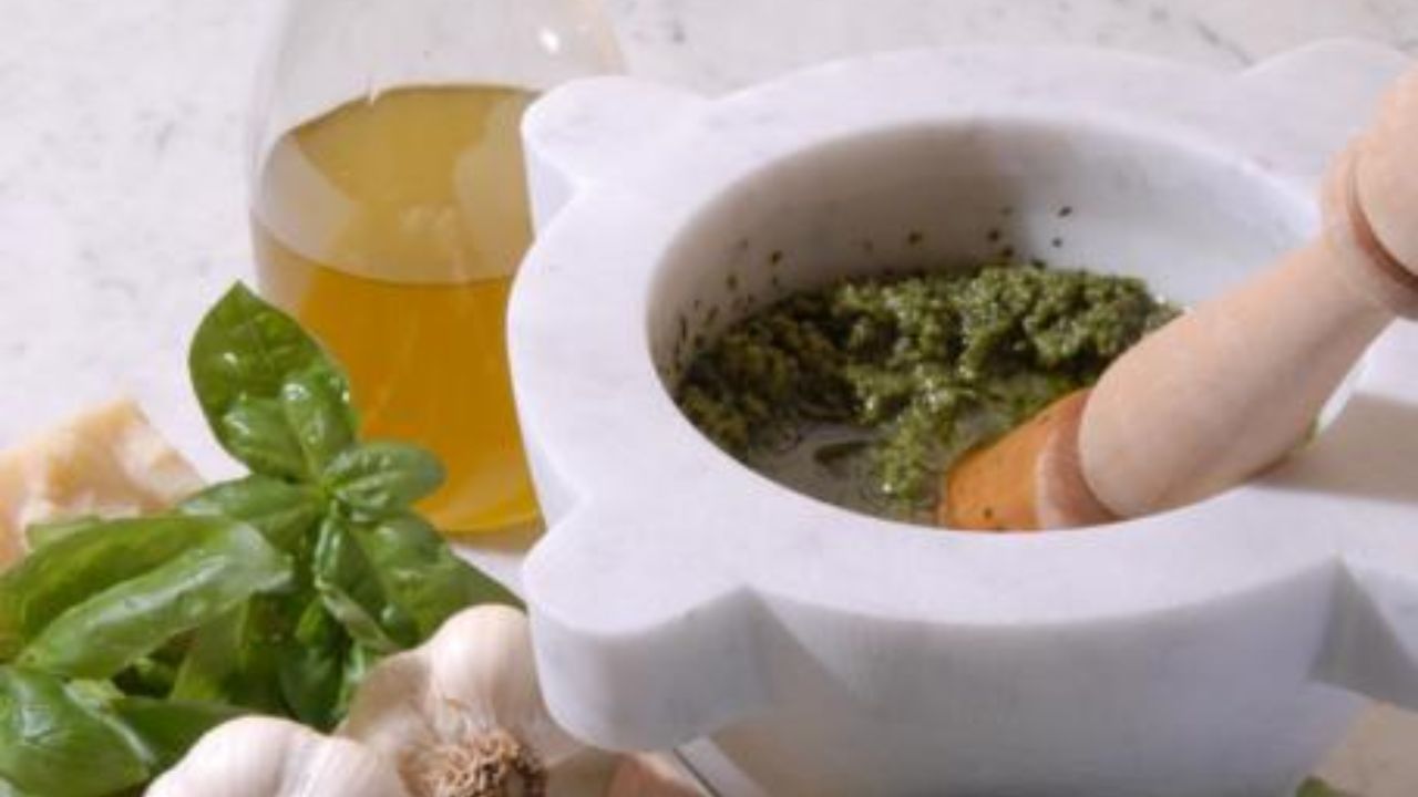 Pesto alla trapanese, la ricetta DOC per farlo alla perfezione: in 5 ...