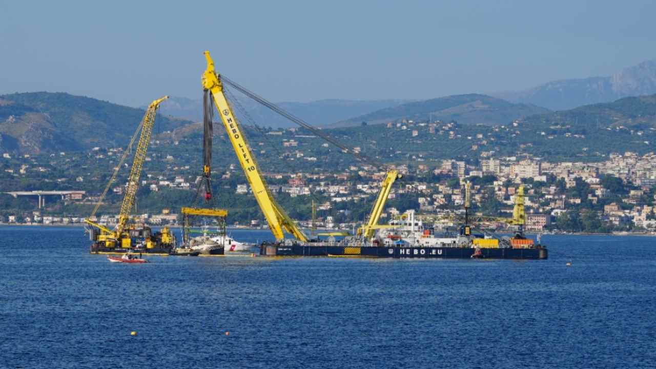 Il veliero Bayesian trasferito da Santa Flavia a Termini Imerese: da ...